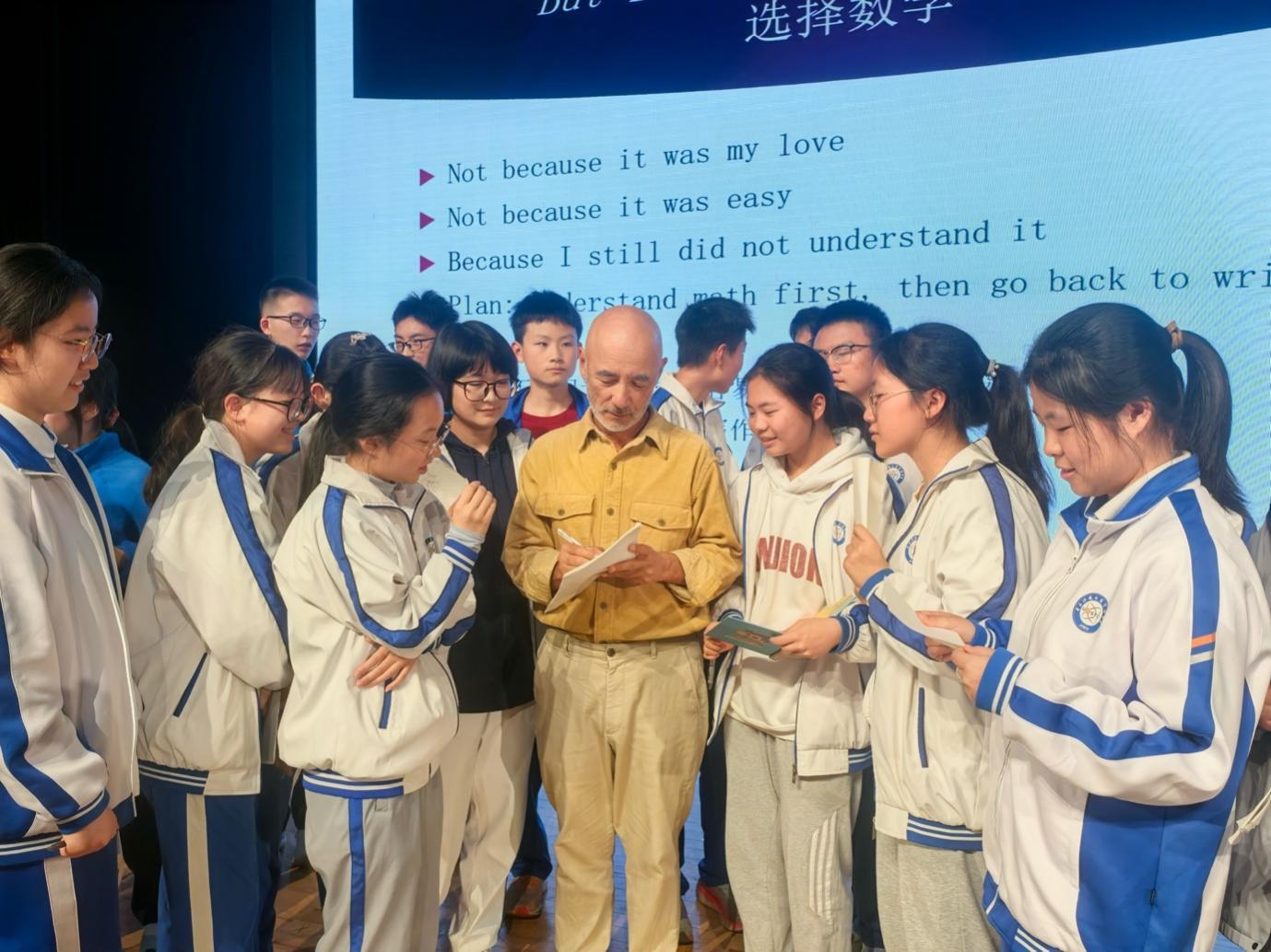 计算机（网安）学院Bakh Khoussainov教授做客电子科大实验中学“立人大讲堂”-电子科技大学计算机科学与工程学院
